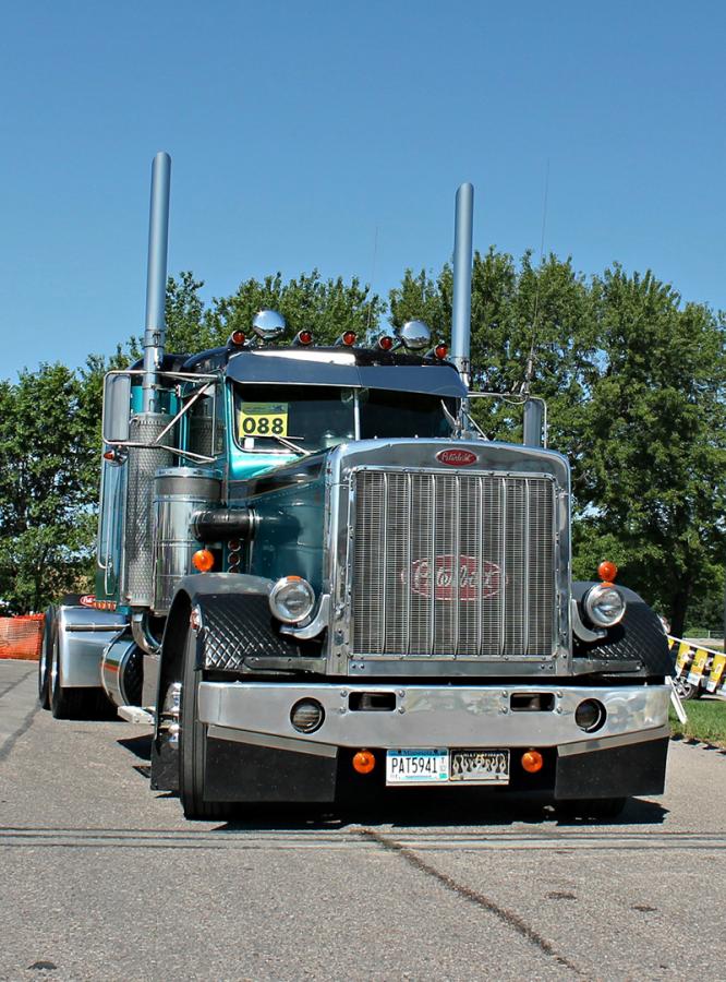 37th Annual Shell Rotella Super Rigs - Gallery - Movin' Out