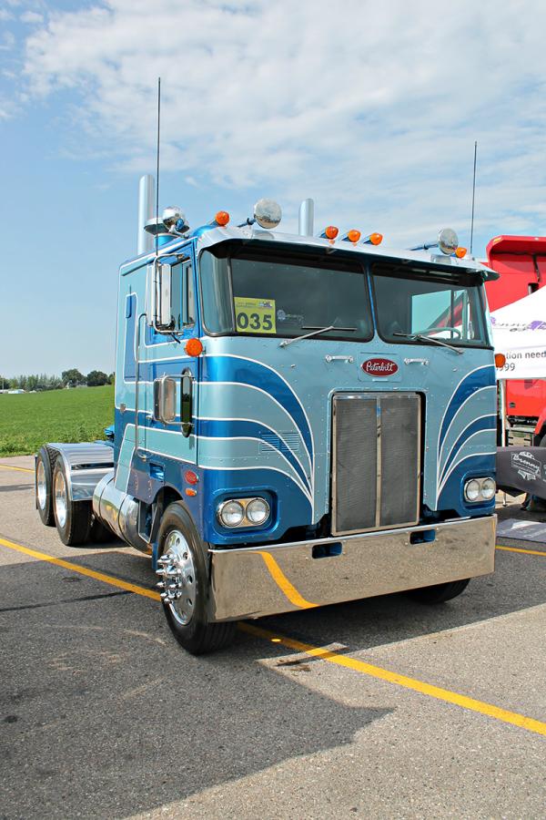 37th Annual Shell Rotella Super Rigs - Gallery - Movin' Out