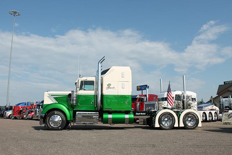 37th Annual Shell Rotella Super Rigs - Gallery - Movin' Out