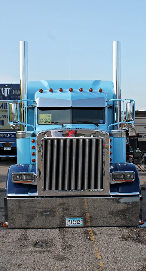 37th Annual Shell Rotella Super Rigs - Gallery - Movin' Out