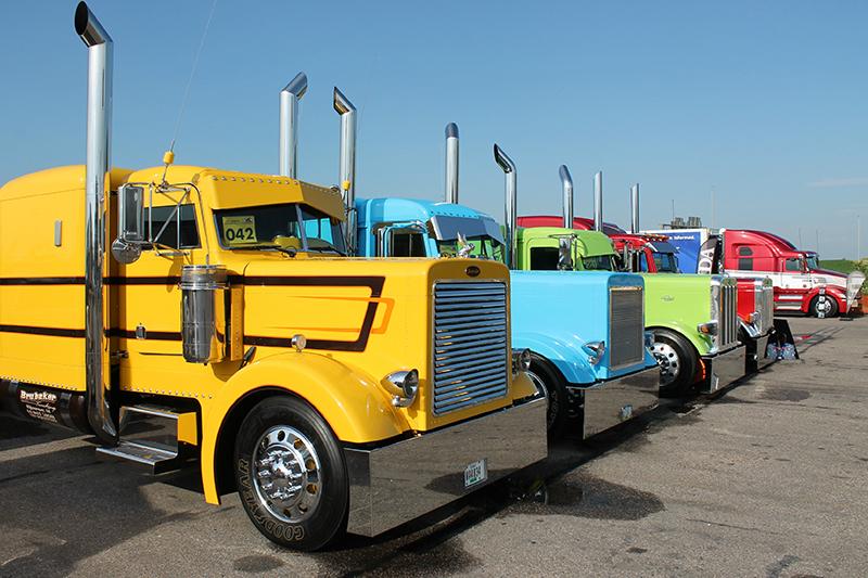 37th Annual Shell Rotella Super Rigs - Gallery - Movin' Out