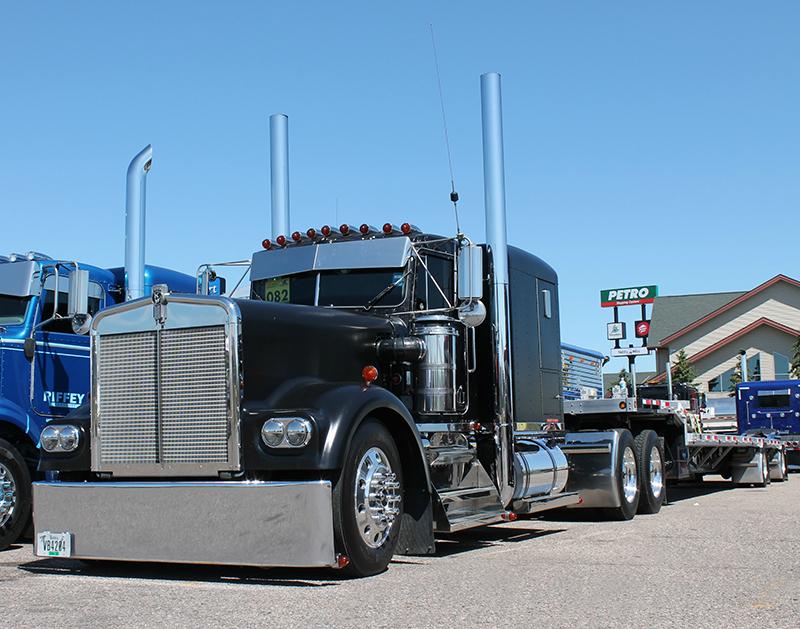 37th Annual Shell Rotella Super Rigs - Gallery - Movin' Out