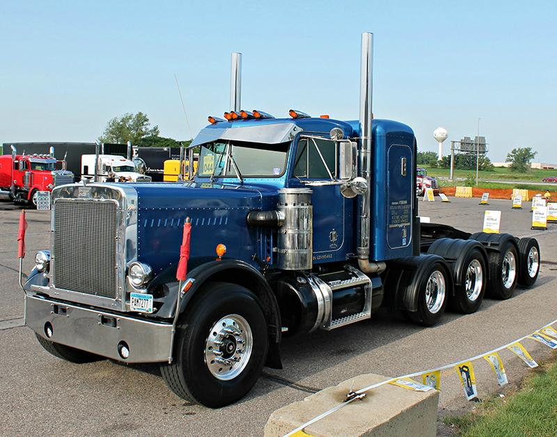 37th Annual Shell Rotella Super Rigs - Gallery - Movin' Out