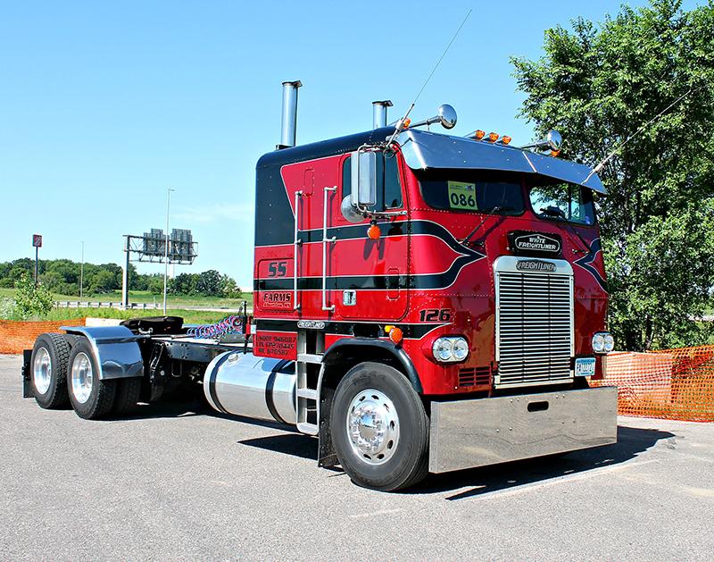 37th Annual Shell Rotella Super Rigs - Gallery - Movin' Out