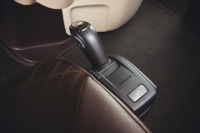 Volvo Trucks Expands VHD Model Capabilities through New I-Shift ...