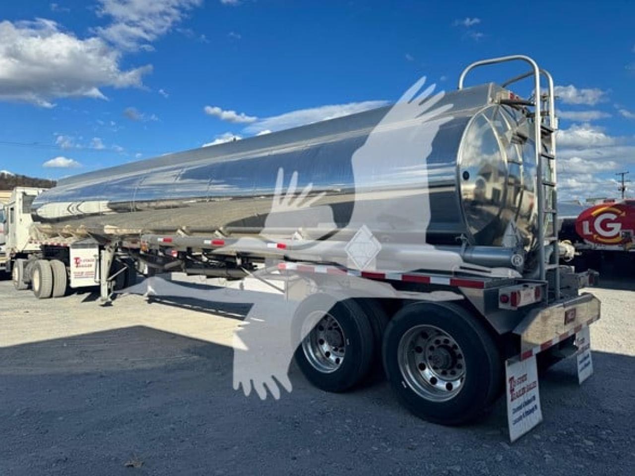 Used 2025 HEIL 9200 GAL TANKER W/ PUMP OFF LINE For Sale in Pittsburgh ...